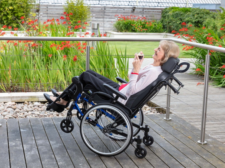 NUEVA ACTION® 3 NG ROCKING CHAIR - Invacare Spain